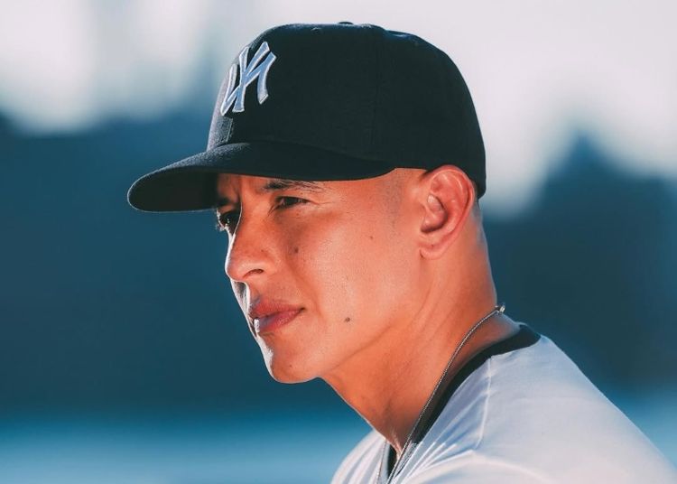 Daddy Yankee vuelve del retiro con “Sonríele” | Street Art Latam