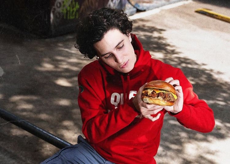 Que Chicken, el restaurante virtual de Robe Grill | Street Art Latam